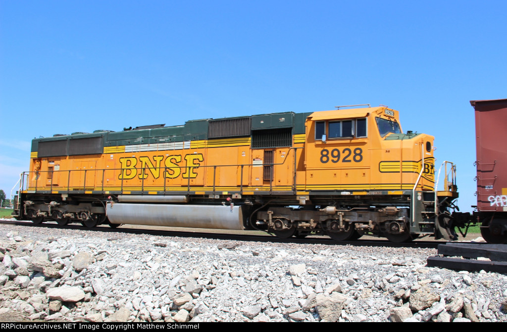 BNSF 8928 - DPU